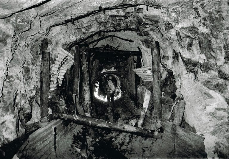 Cornish Mines Underground 2 - Cornish Mine Images - History in Black ...