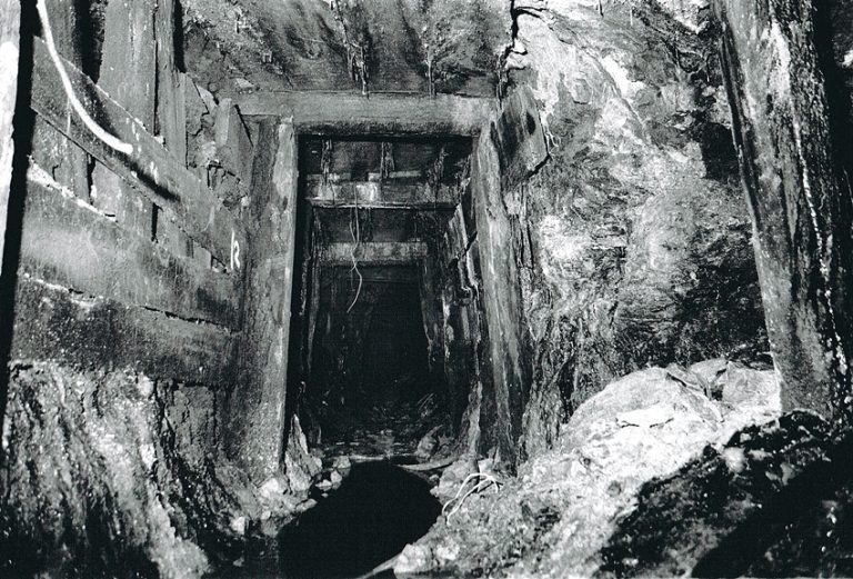 Cornish Mines Underground 2 - Cornish Mine Images - History in Black ...