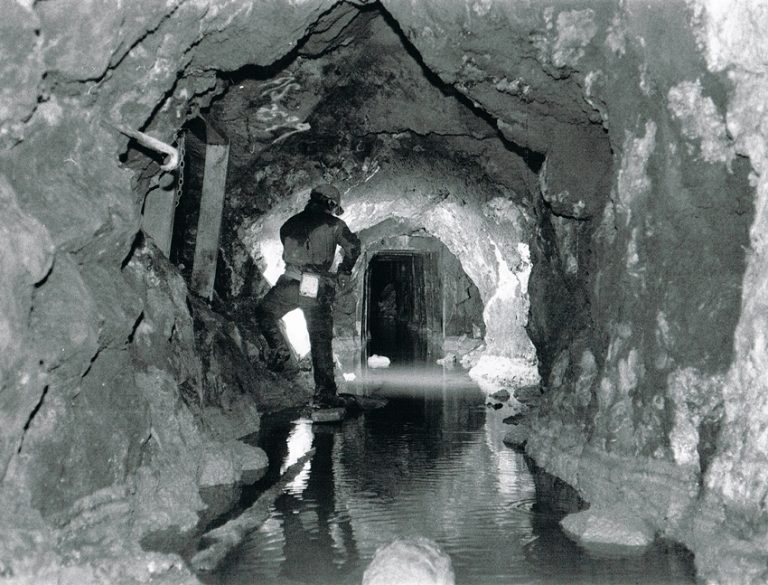Cornish Mines Underground 2 - Cornish Mine Images - History in Black ...
