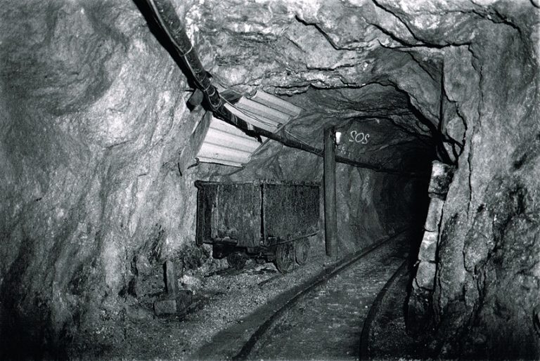 Rosevale Mine - Cornish Mine Images - History in Black and White