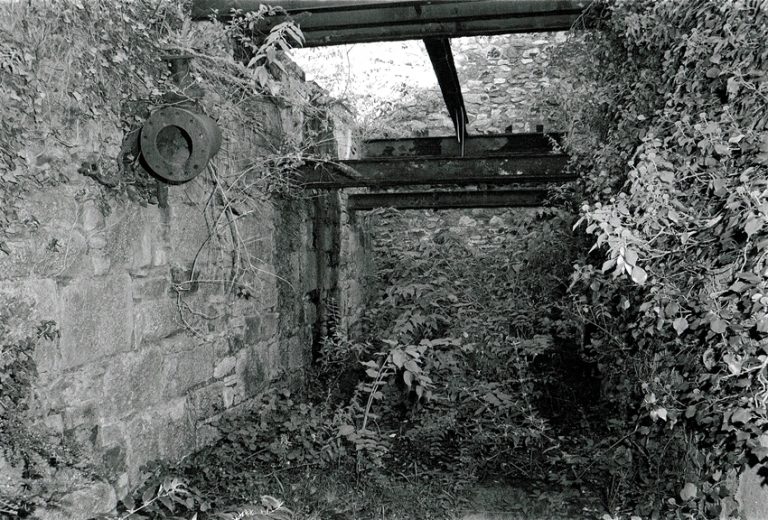 Roskear Shaft Site: 1 - Cornish Mine Images - History in Black and White