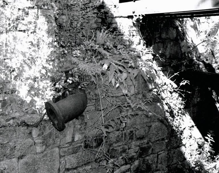 Roskear Shaft Site: 1 - Cornish Mine Images - History in Black and White
