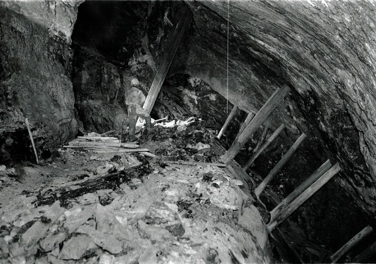 Cornish Mines Underground 1 - Cornish Mine Images - History in Black ...