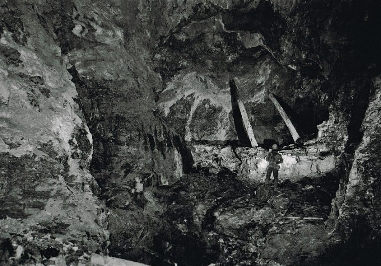 Cornish Mines Underground 1 - Cornish Mine Images - History in Black ...