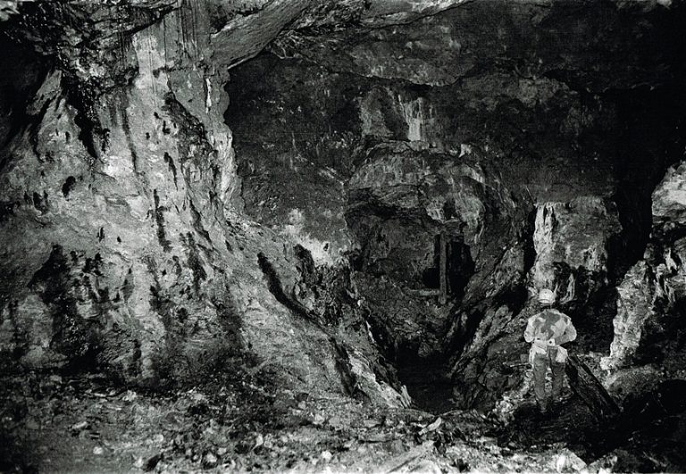 Cornish Mines Underground 1 - Cornish Mine Images - History in Black ...