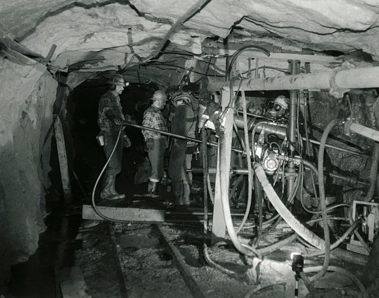Cornish Mines: Home - Cornish Mine Images - History in Black and White