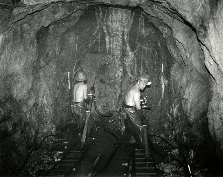 Cornish Miners Memories 5 - Cornish Mine Images - History in Black and ...