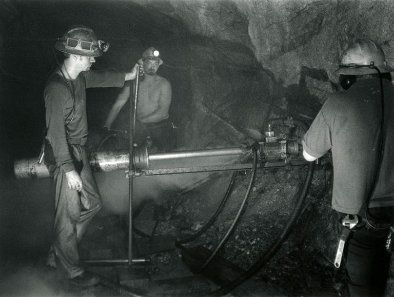 Cornish Miners Memories 2 - Cornish Mine Images - History in Black and ...